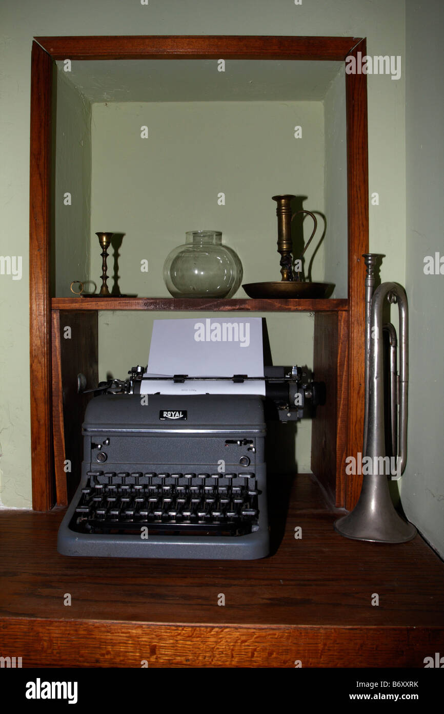 Royal typewriter hi-res stock photography and images - Alamy