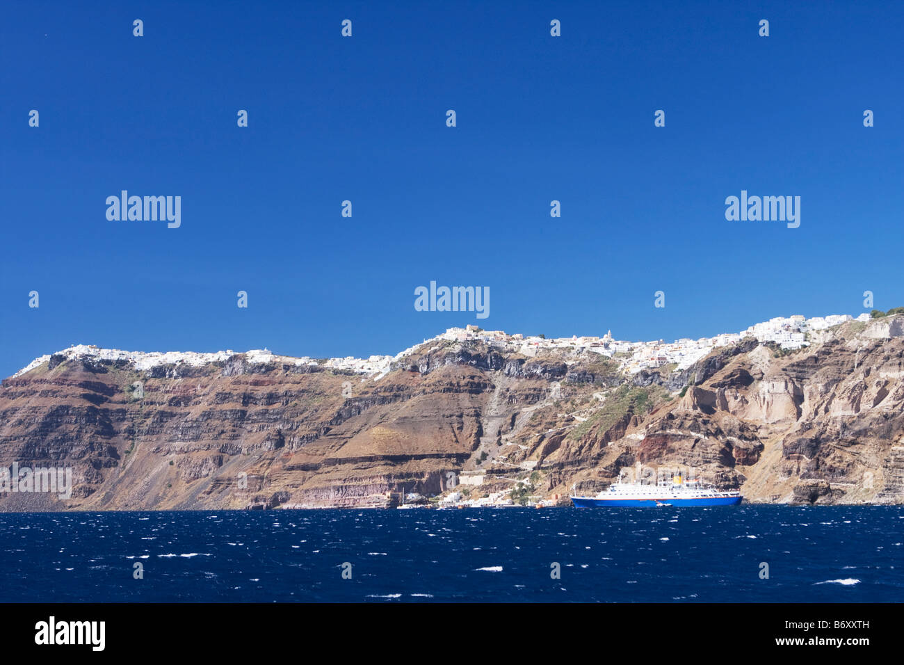 View of the spectacular cliff-top villages, Santorini, Cyclades Islands ...