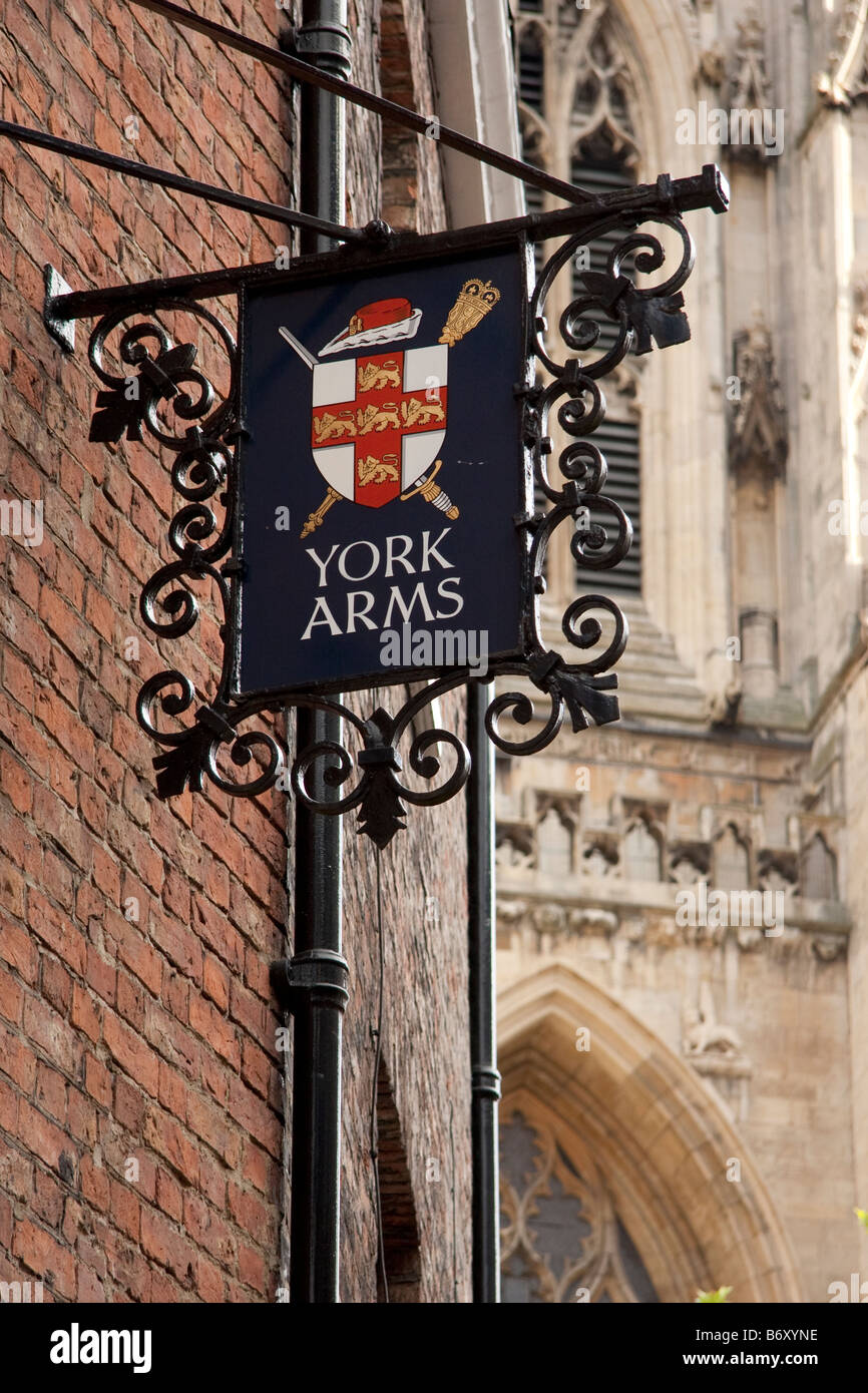 The York Arms public house, on High Petergate, outside York Minster ...