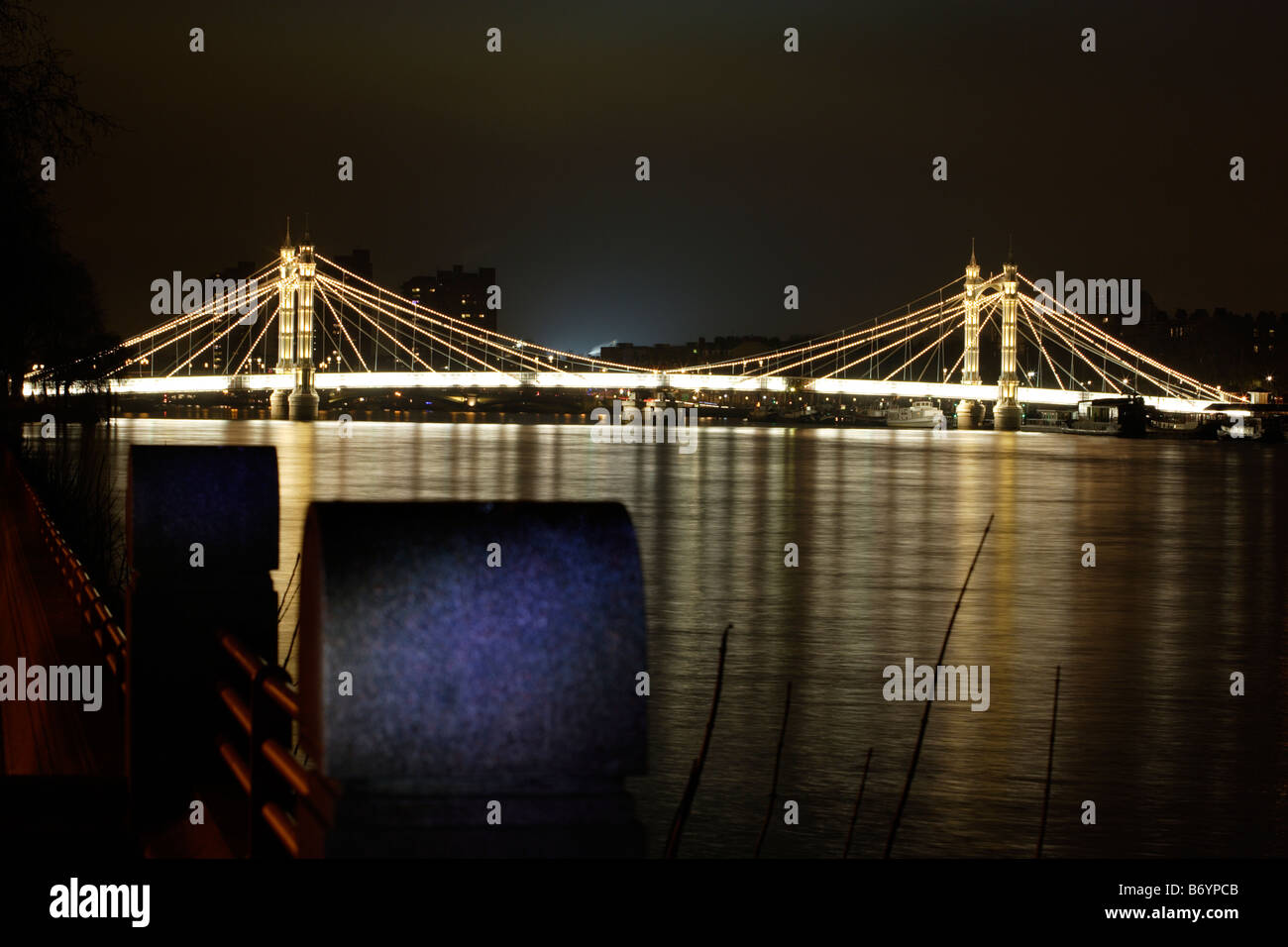 Albert bridge at night hi-res stock photography and images - Alamy