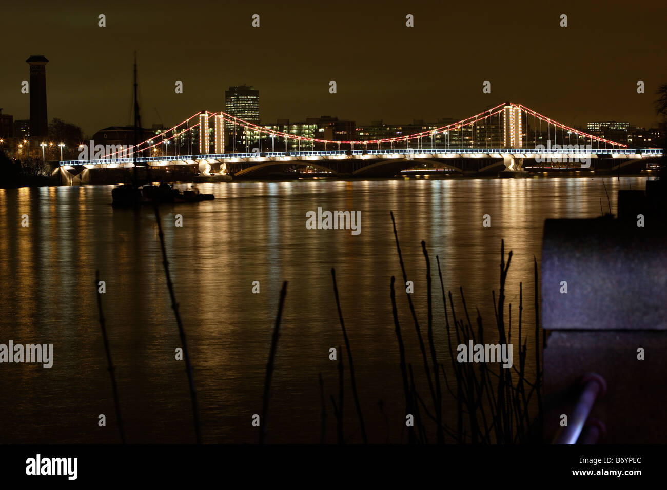 Chelsea bridge london uk hi-res stock photography and images - Alamy