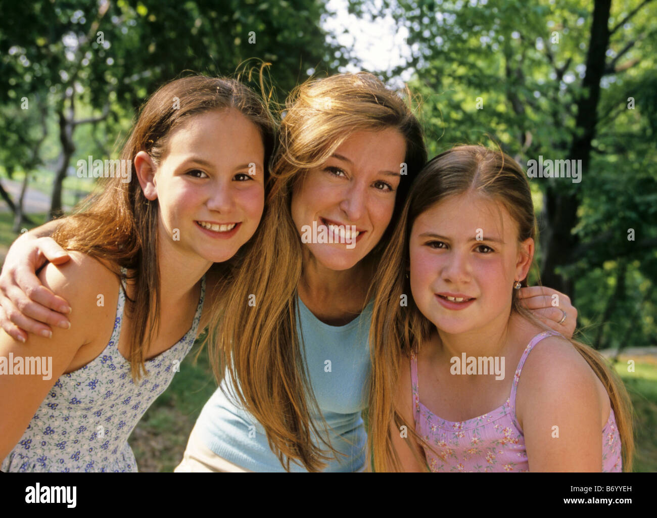 Mother daughters portrait hi-res stock photography and images - Alamy