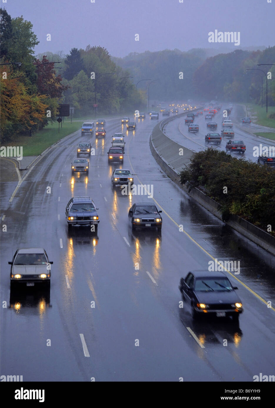 Traffic rainy day cars trucks hi-res stock photography and images - Alamy