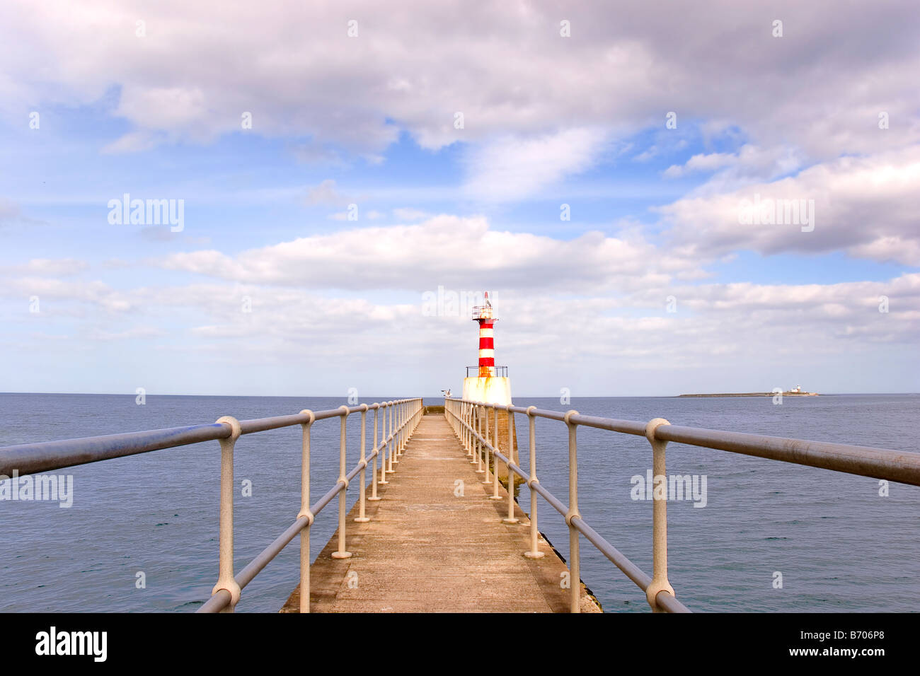 Pier at Amble Northumberland Stock Photo - Alamy