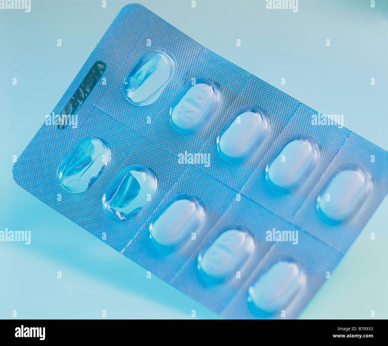 lined-up pills in package Stock Photo - Alamy