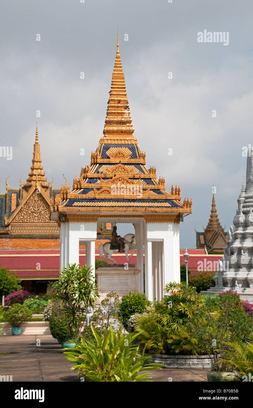 The king of norodom and the khmer palace palace hi-res stock ...