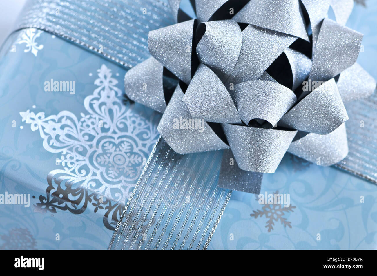 Silver wrap hi-res stock photography and images - Alamy