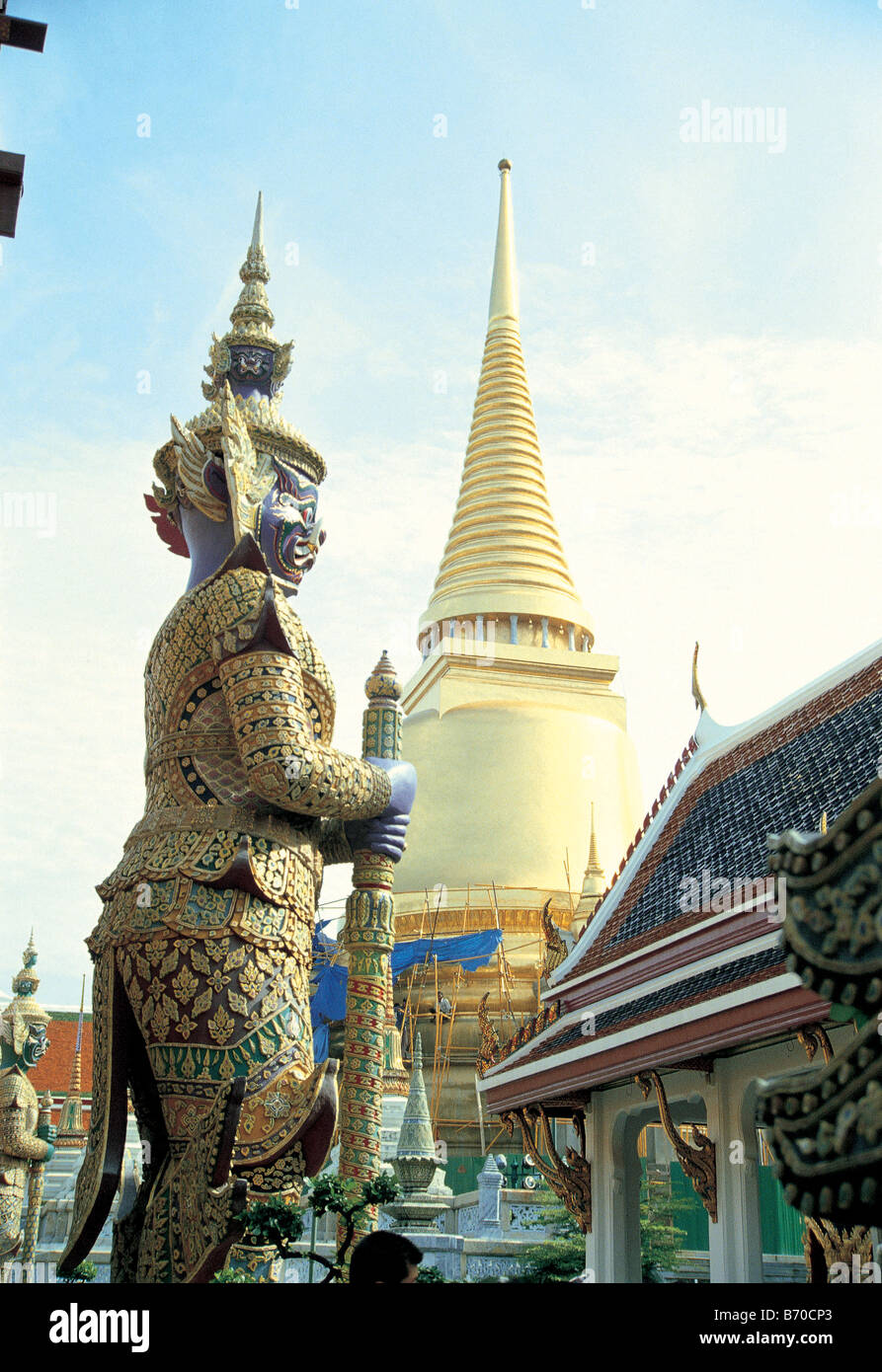 Statue and Southeast Asia Building Stock Photo - Alamy