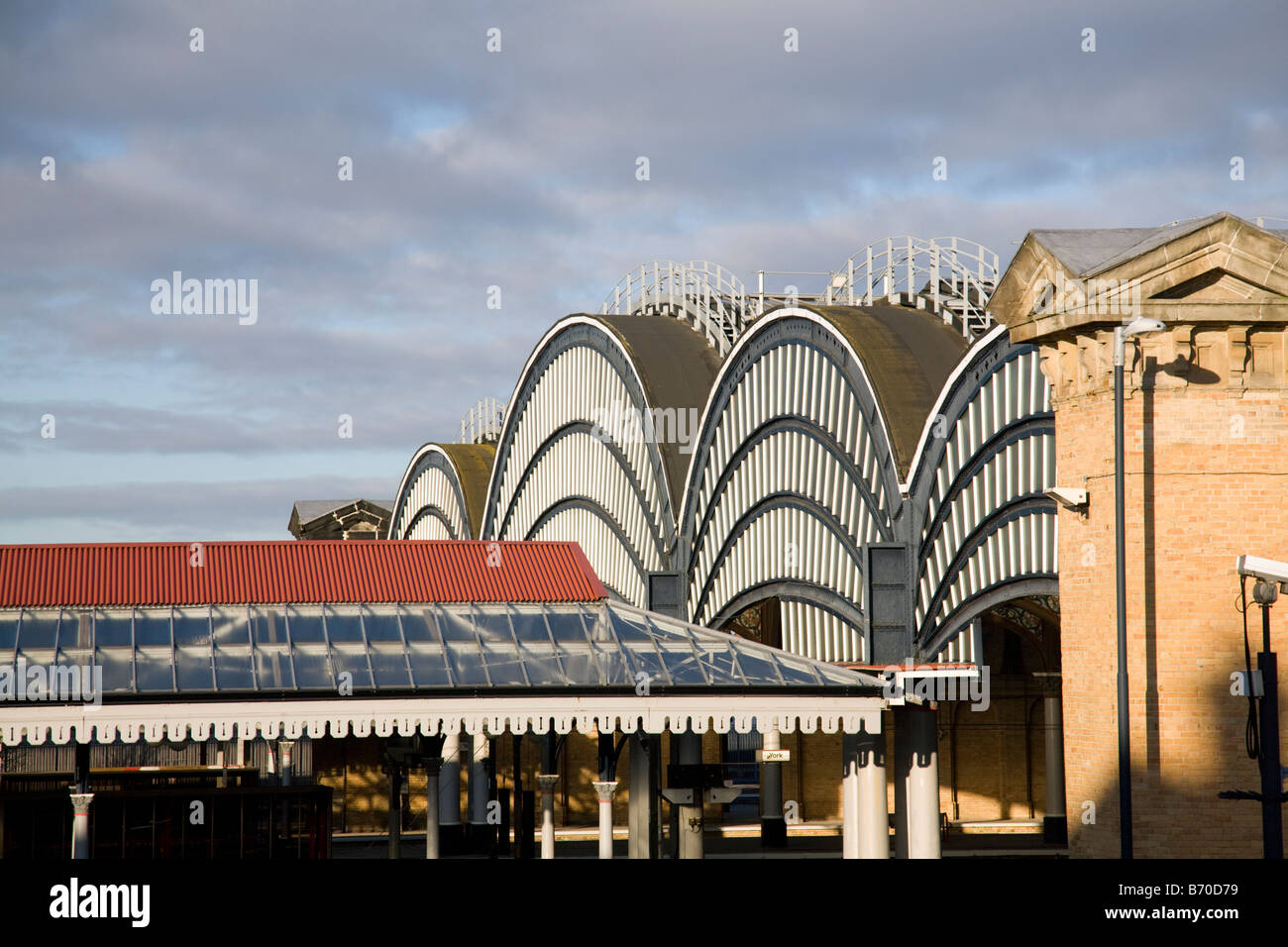 York railway station hi-res stock photography and images - Alamy