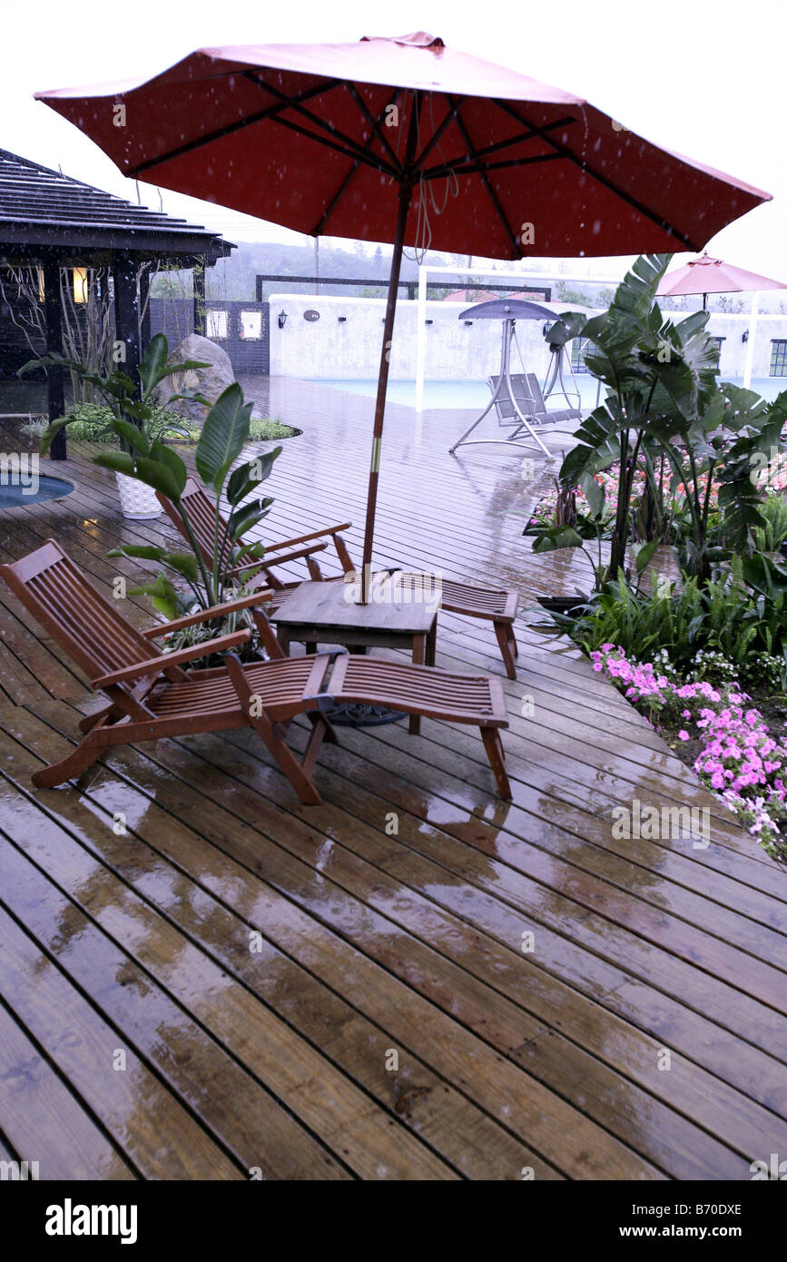 SPA Flower Pool Couch Pot plant Stock Photo - Alamy