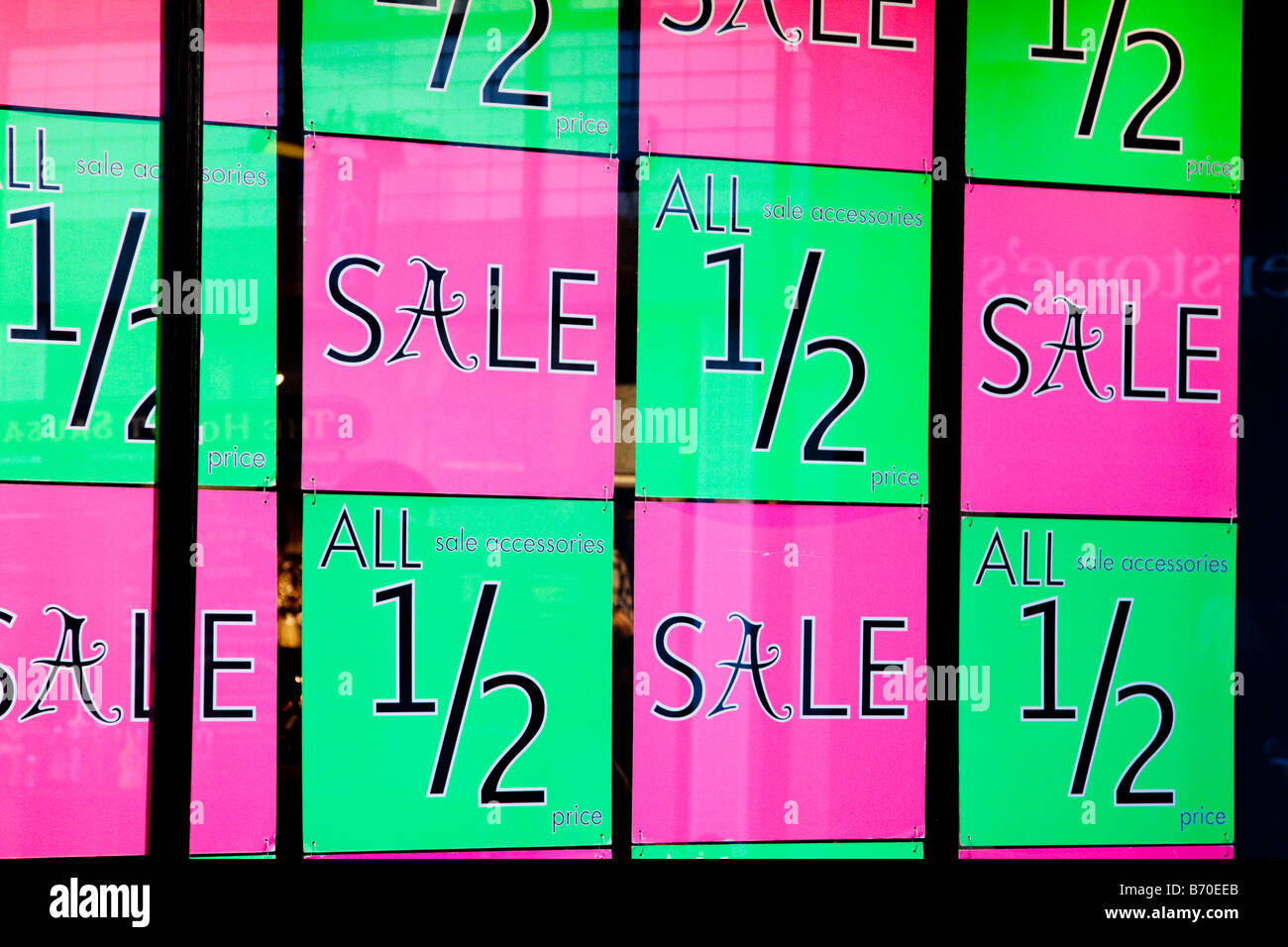Clearance sale signs hi-res stock photography and images - Alamy