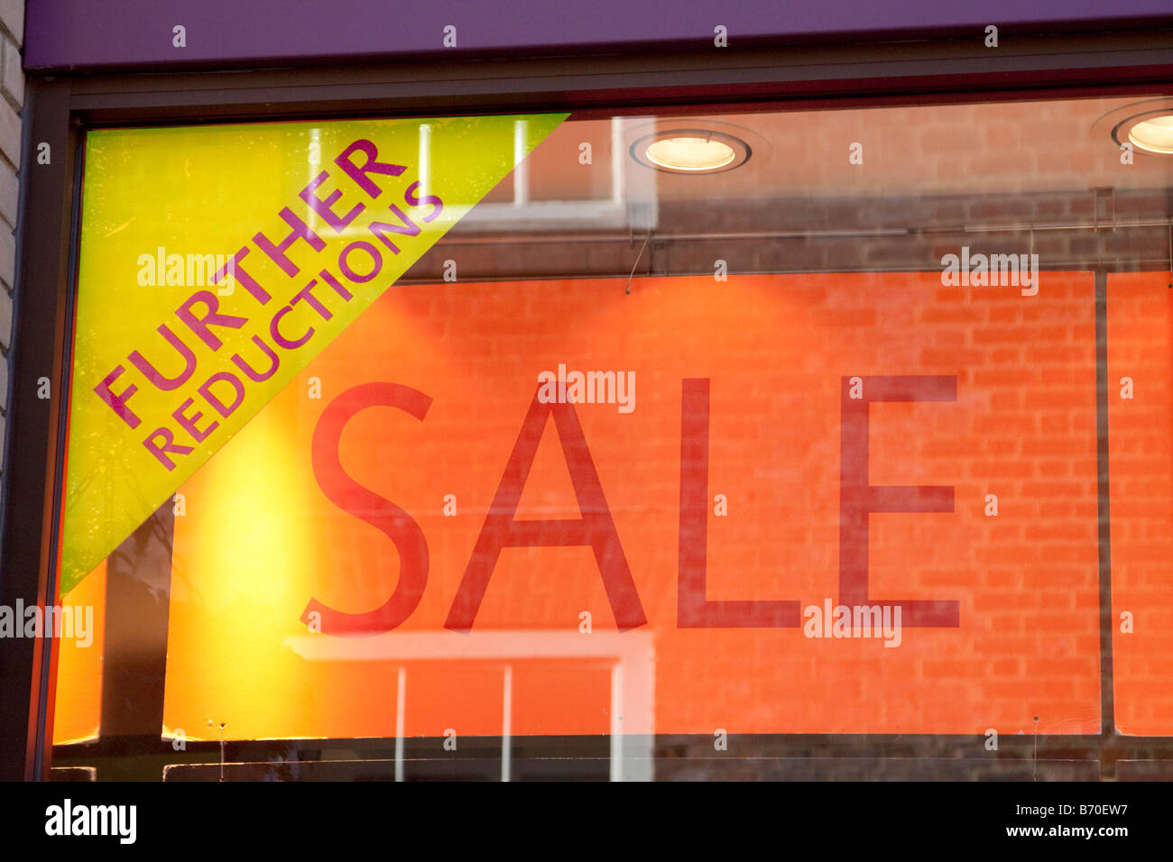 Money off hi-res stock photography and images - Alamy