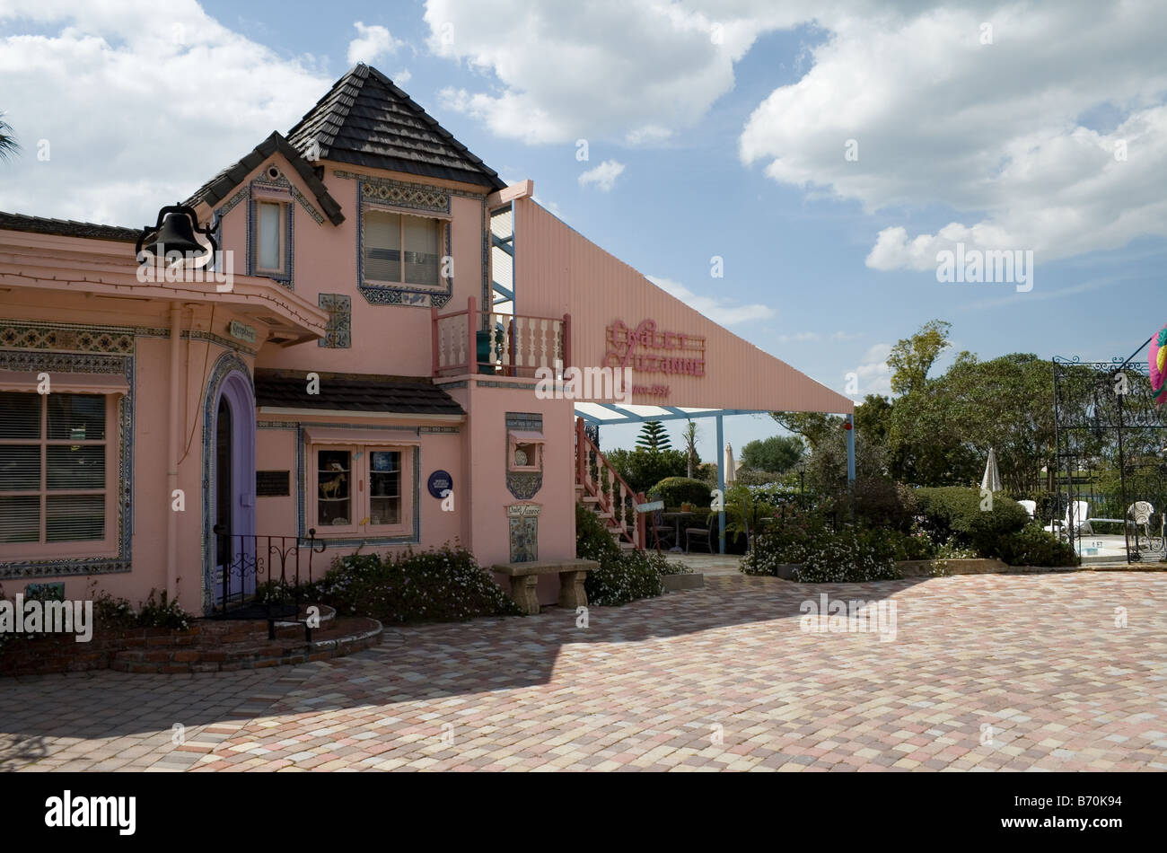 Chalet suzanne hi-res stock photography and images - Alamy