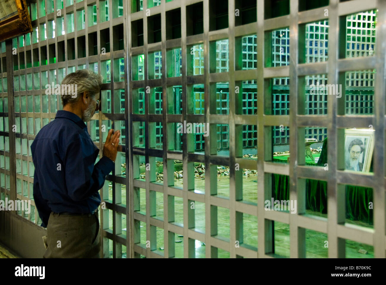 Man praying in front of iman khomeini s tomb Teheran Iran Stock Photo ...