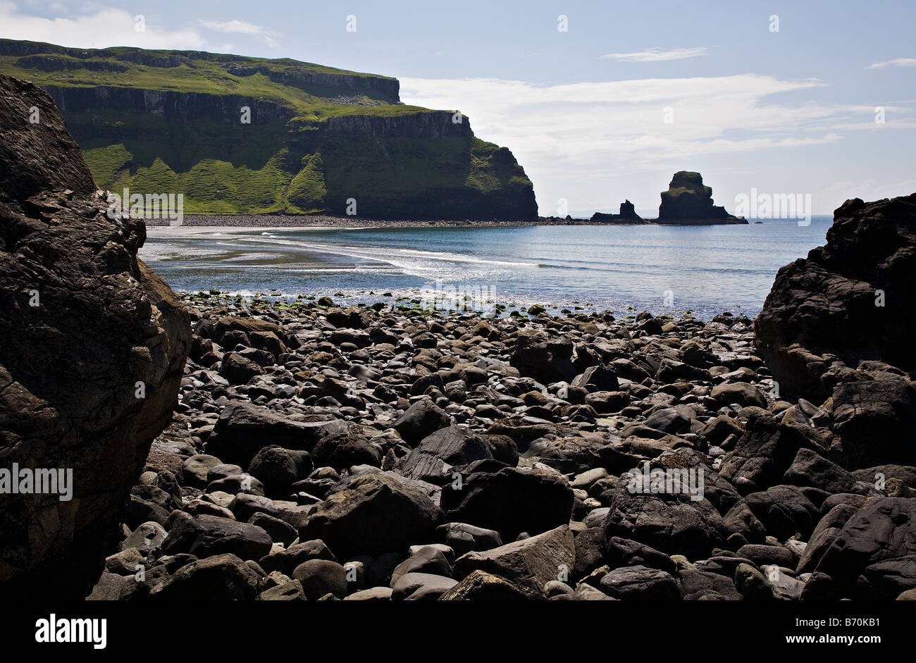 Cliffs and beach at Talisker Bay, Isle of Skye, Scotland Stock Photo ...