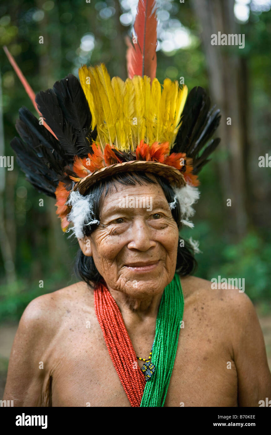 Indian Head Dress Feather High Resolution Stock Photography and Images ...