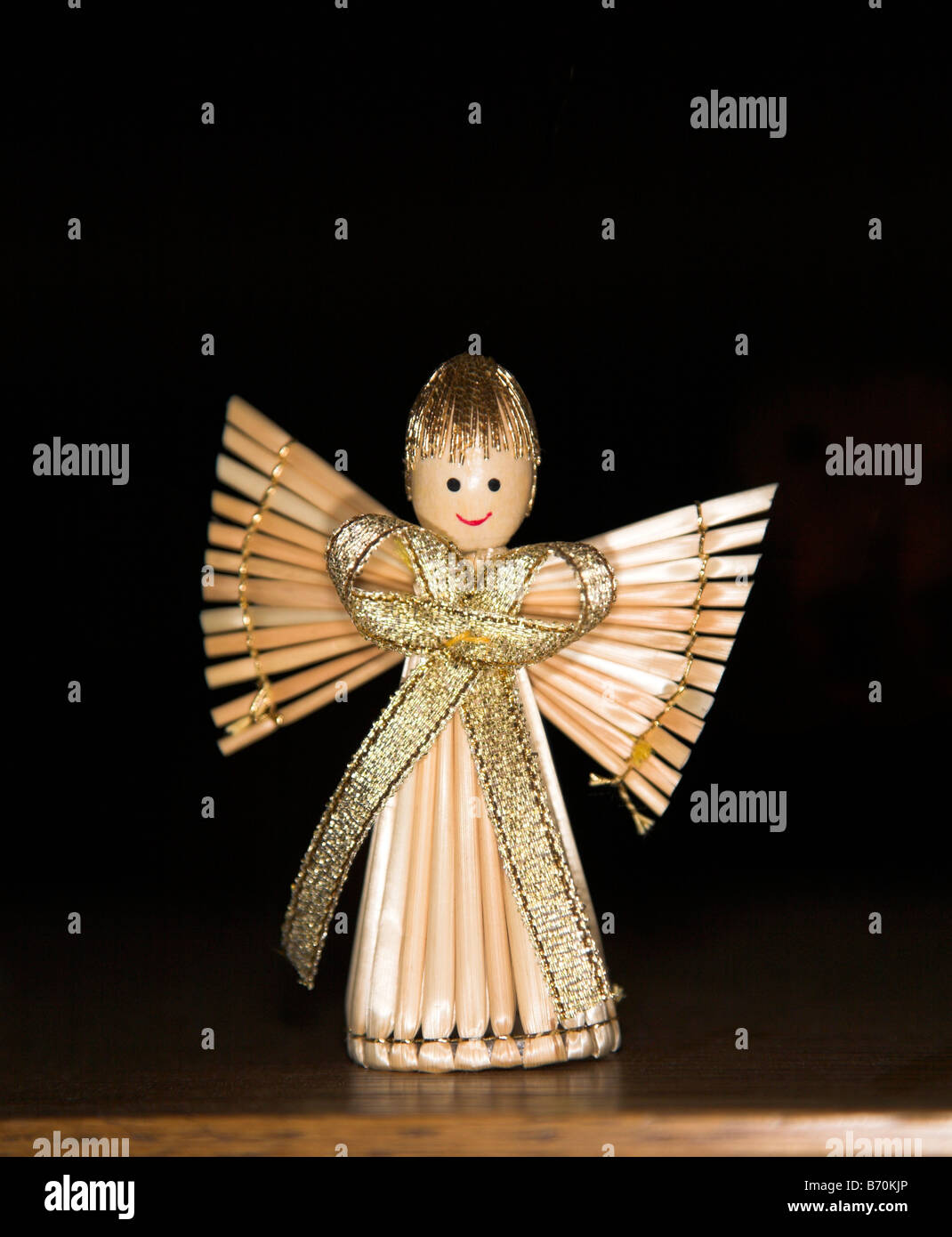 Straw female figure hi-res stock photography and images - Alamy