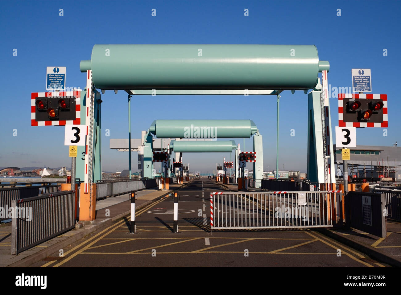 Cardiff barrage swing bridge hi-res stock photography and images - Alamy