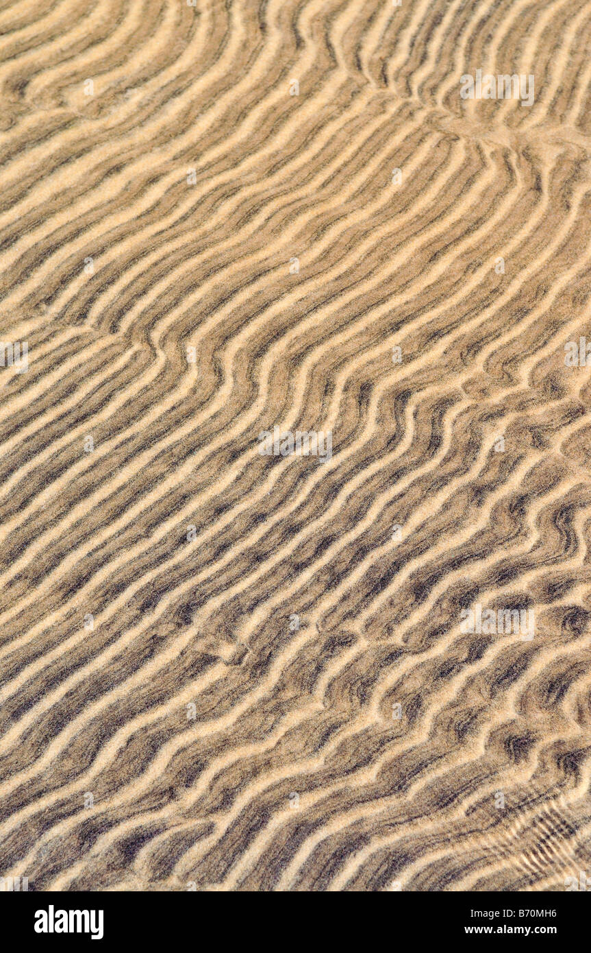 Abstract natural background of sand ripples in shallow water Stock ...