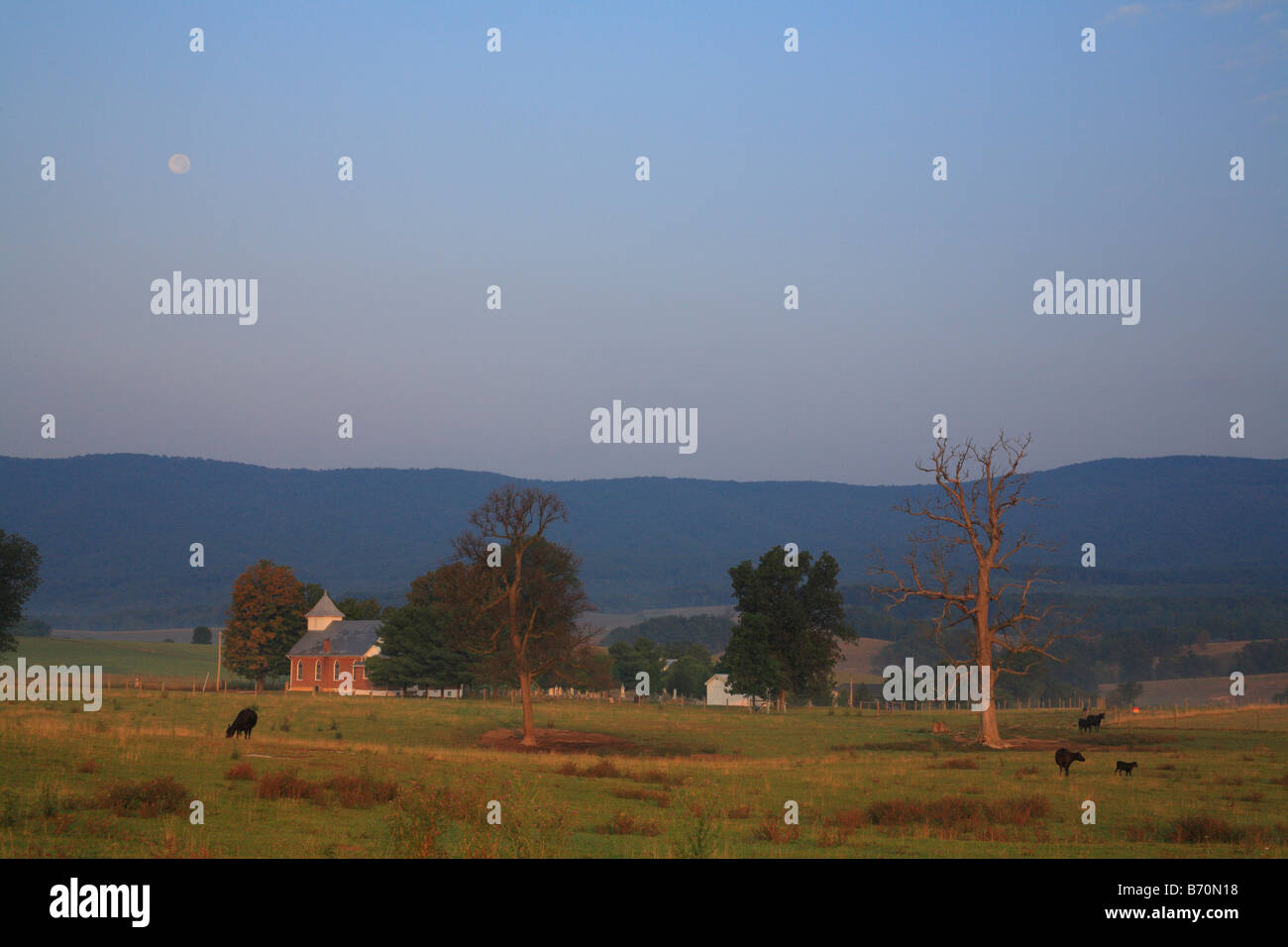 Moonset, Swoope, Shenandoah Valley, Virginia, USA Stock Photo - Alamy