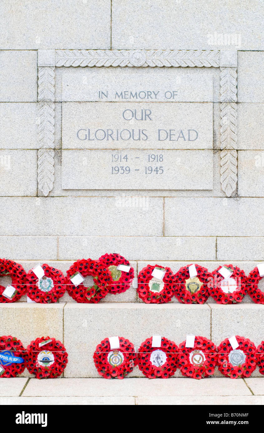 Cenotaph and poppy wreaths on remembrance sunday Stock Photo - Alamy