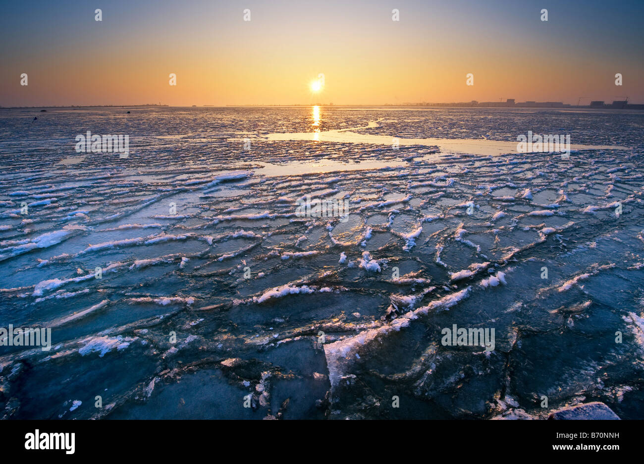 Frozen ijsselmeer hi-res stock photography and images - Alamy