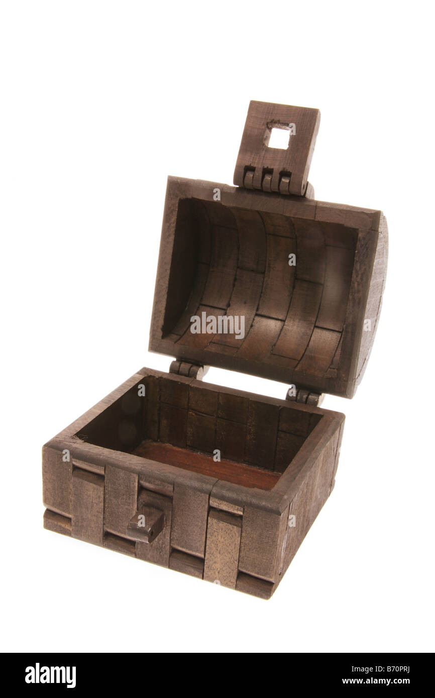 Empty treasure chest hi-res stock photography and images - Alamy