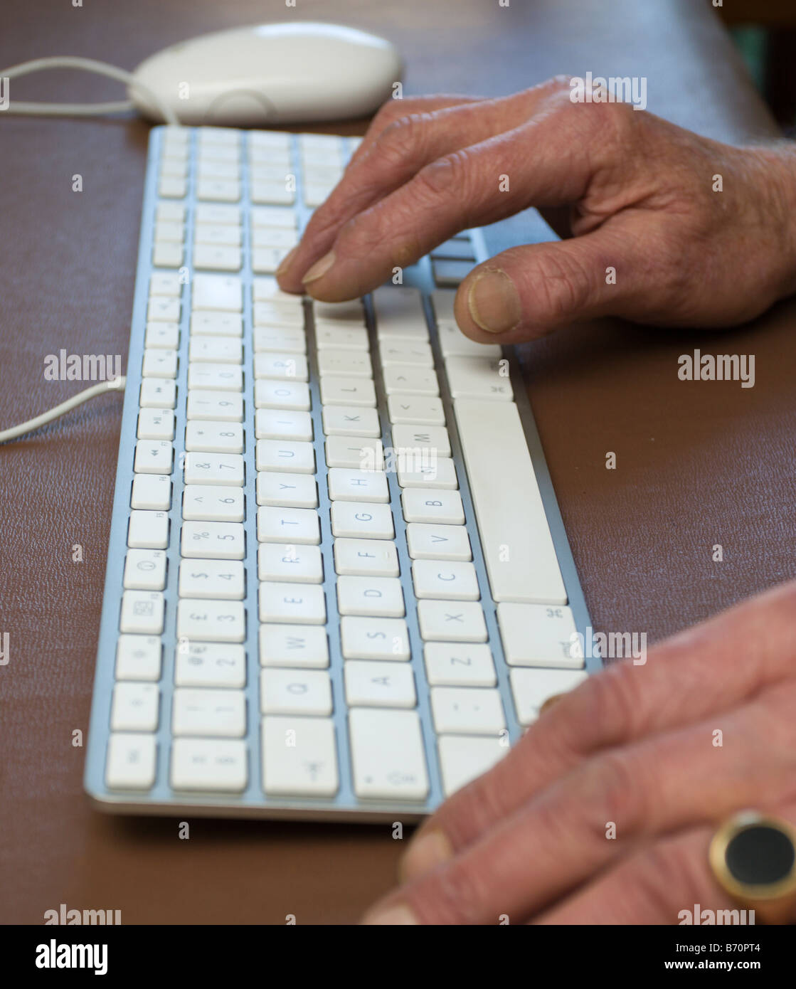 An elderly man using a modern Apple iMac computer Stock Photo - Alamy