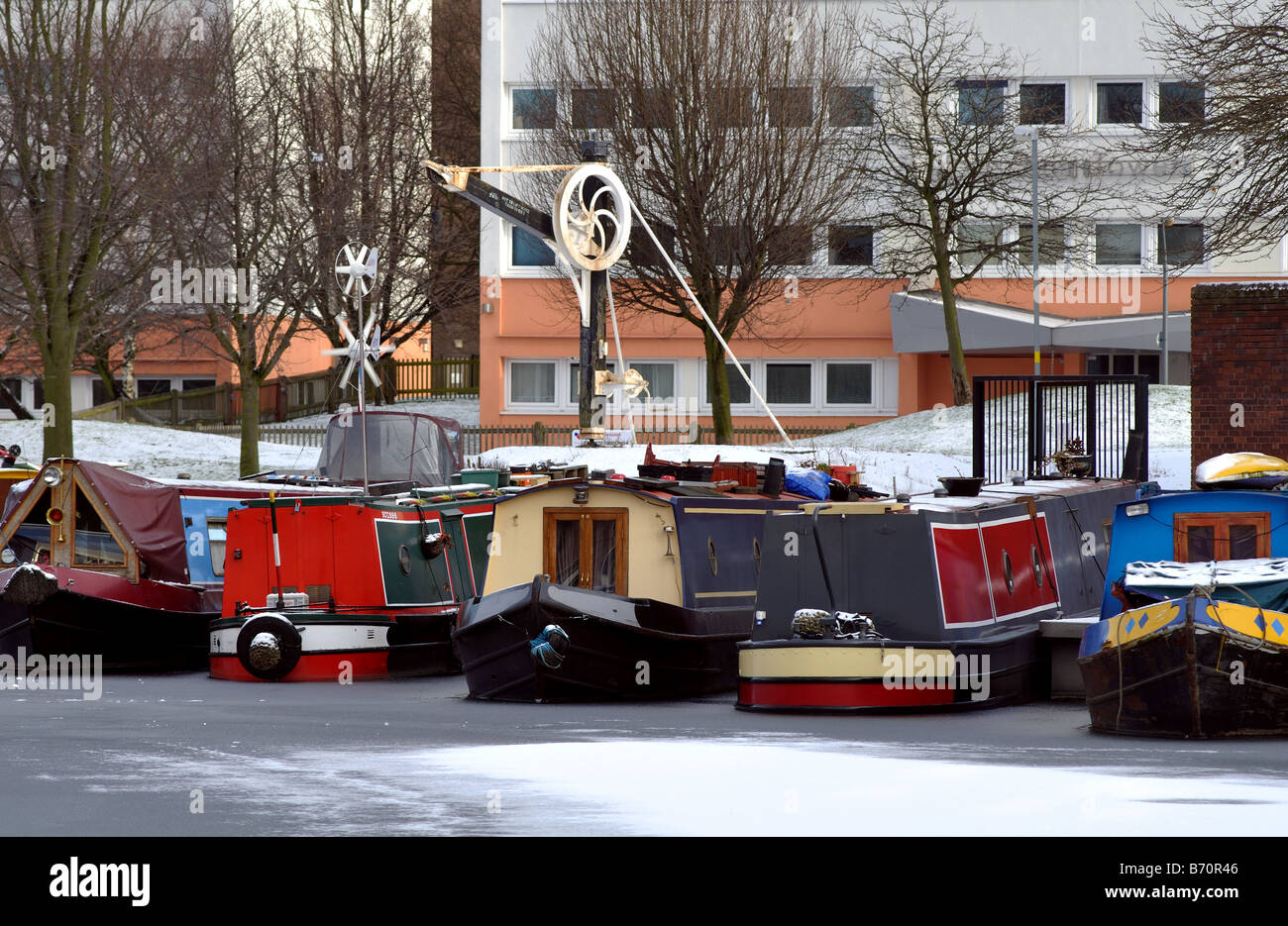 Narrowboats at Cambrian Wharf in winter, Birmingham city centre ...