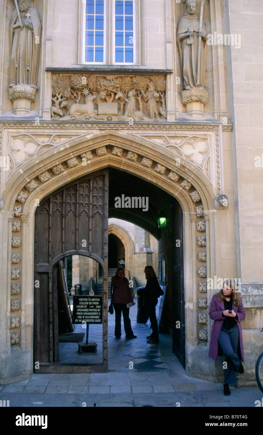 Girlsoutside hi-res stock photography and images - Alamy