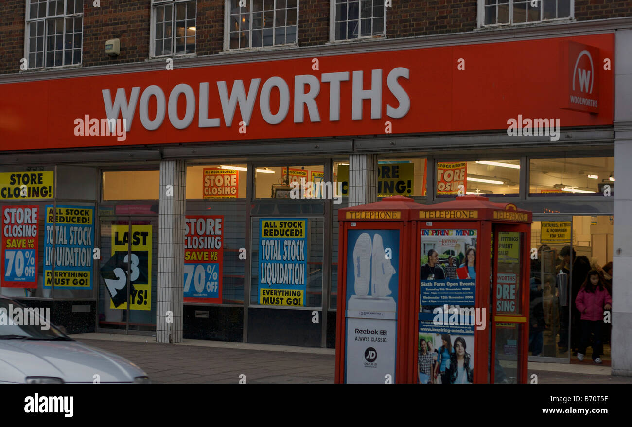 Woolworths shop in Edgware, North London-Dec/2008 Stock Photo - Alamy