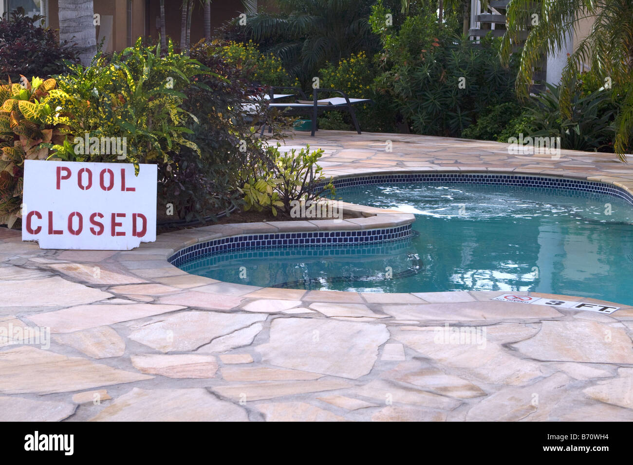 Plunge pool resort hi-res stock photography and images - Alamy