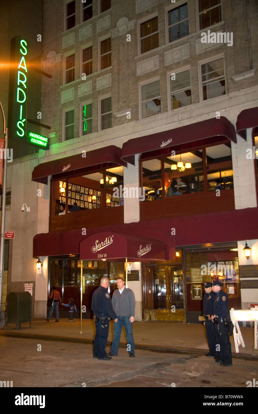 Sardi's restaurant hi-res stock photography and images - Alamy