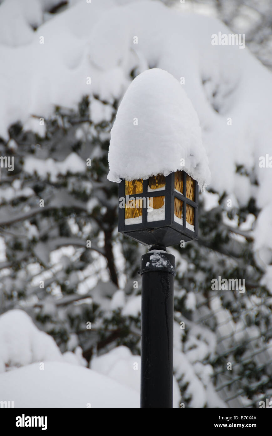 Lamp post snow hi-res stock photography and images - Alamy