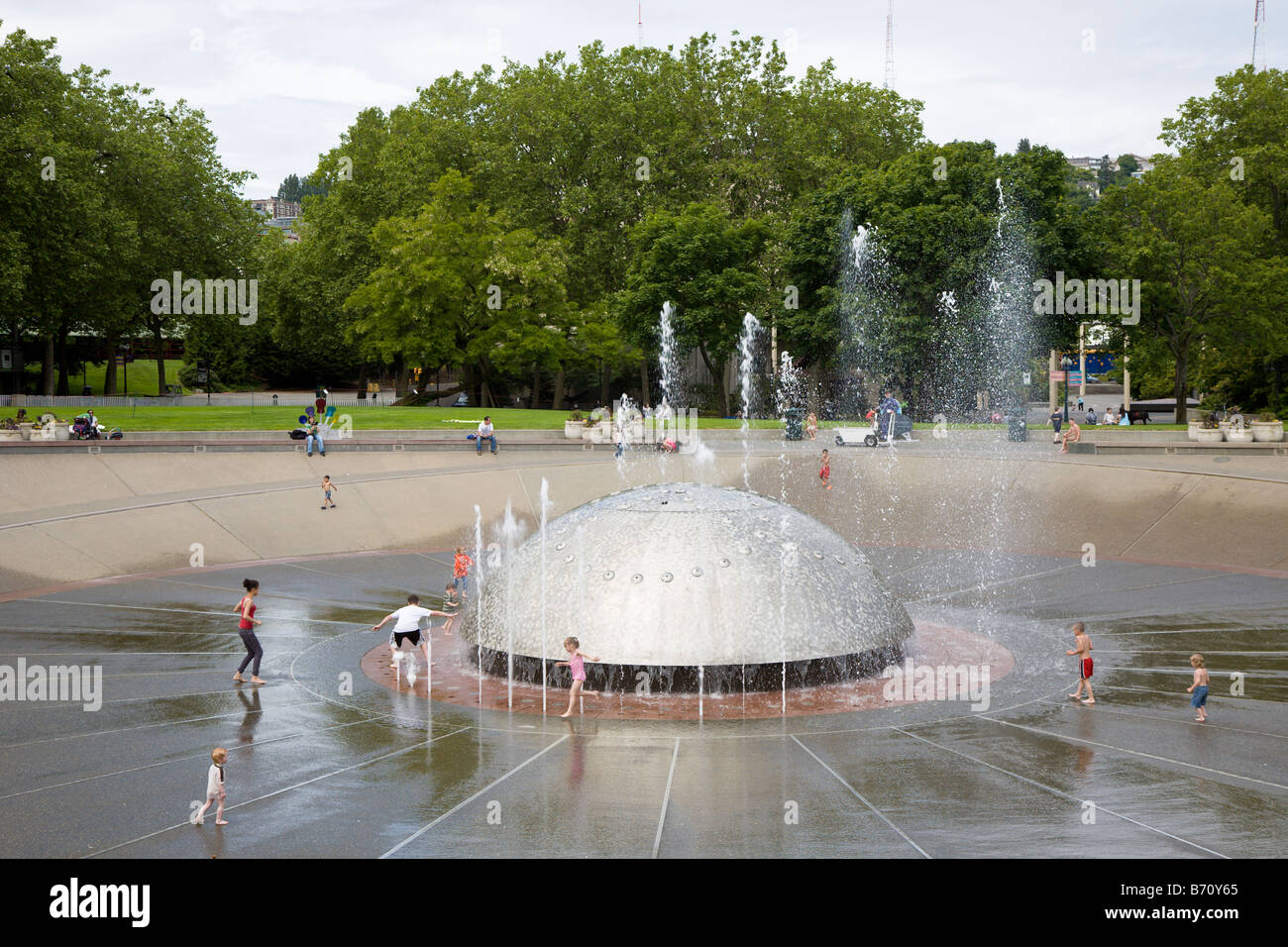 Children playing in the International Fountain in Seattle Center ...