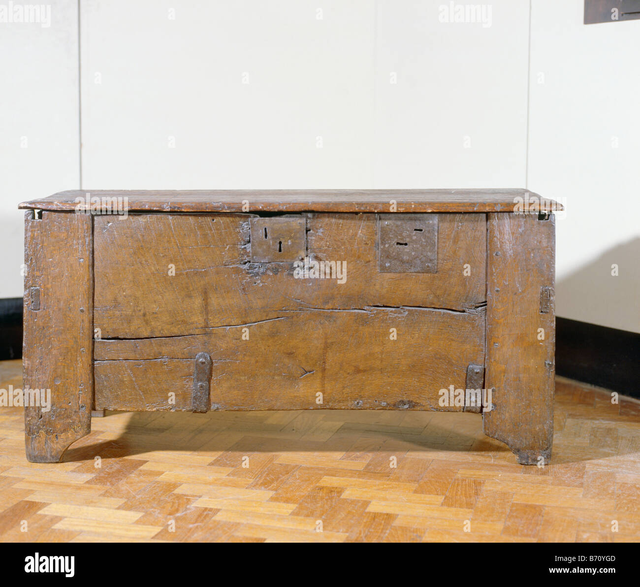 Medieval furniture hi-res stock photography and images - Alamy