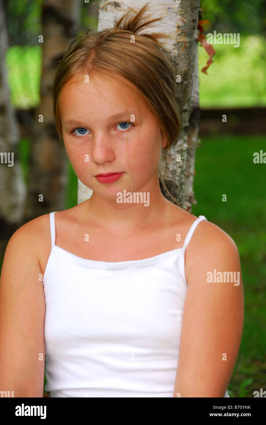 Outdoors portrait beautiful tanned teen hi-res stock photography and ... Outdoors portrait beautiful tanned teen hi-res stock photography and ...