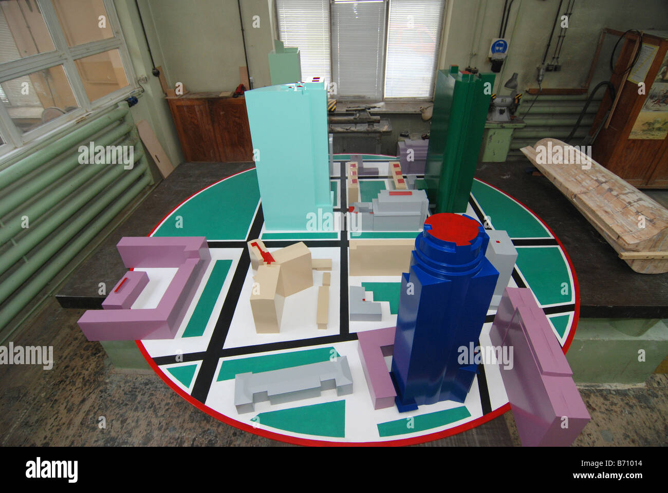 Wind tunnel test building hi-res stock photography and images - Alamy