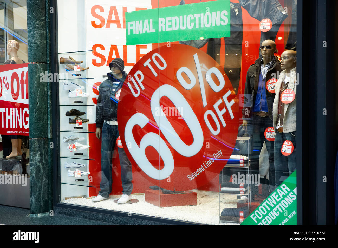 SHOP WINDOW SALE SALES SIGN PRICE REDUCTION SAVE SAVING MONEY CHRISTMAS ...