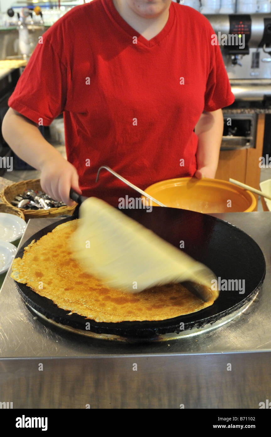 French crepe making sequence 4 of 9 Stock Photo - Alamy