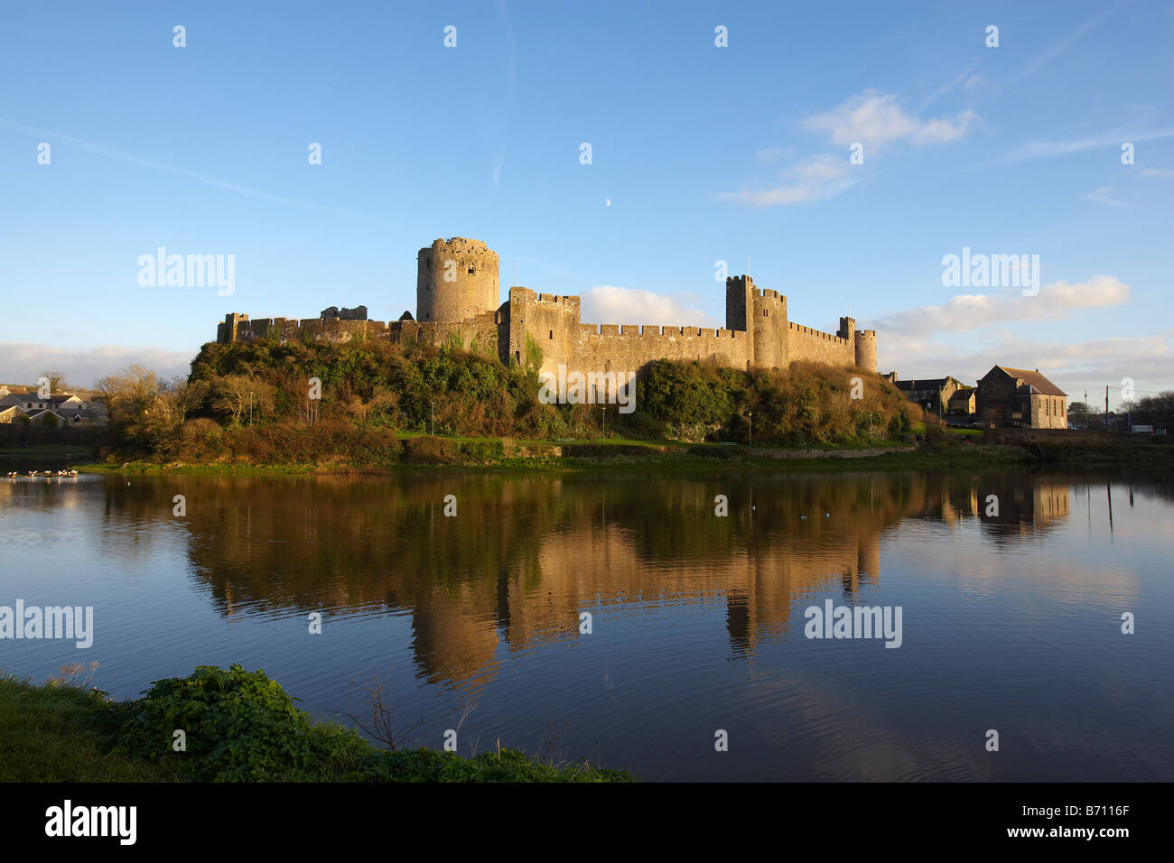 Pembroke castle hi-res stock photography and images - Alamy