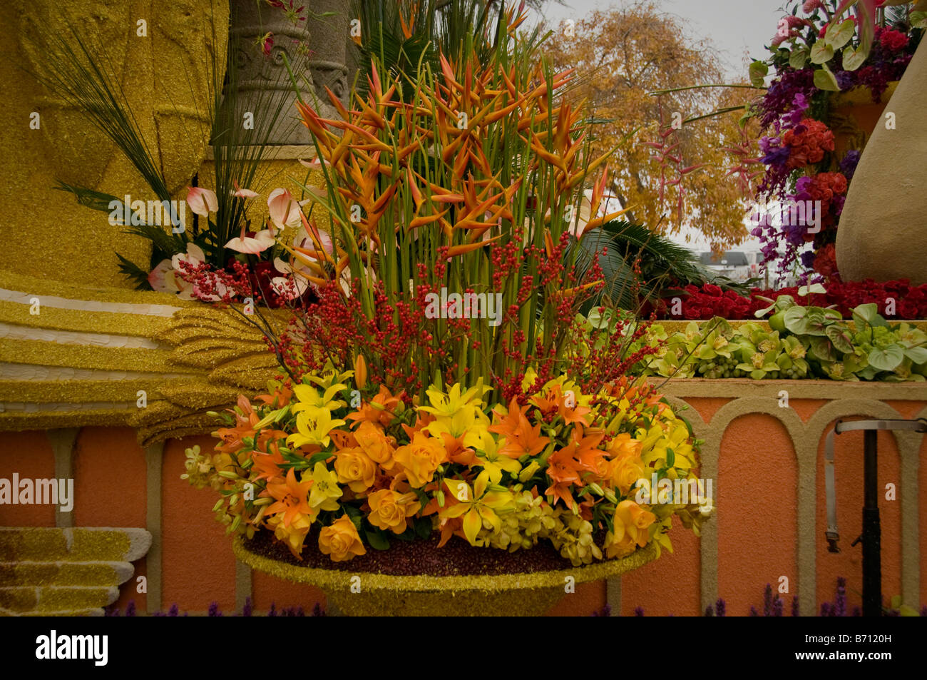 Parade float making hi-res stock photography and images - Alamy