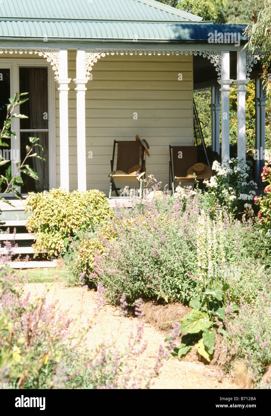 Shady borders hi-res stock photography and images - Alamy