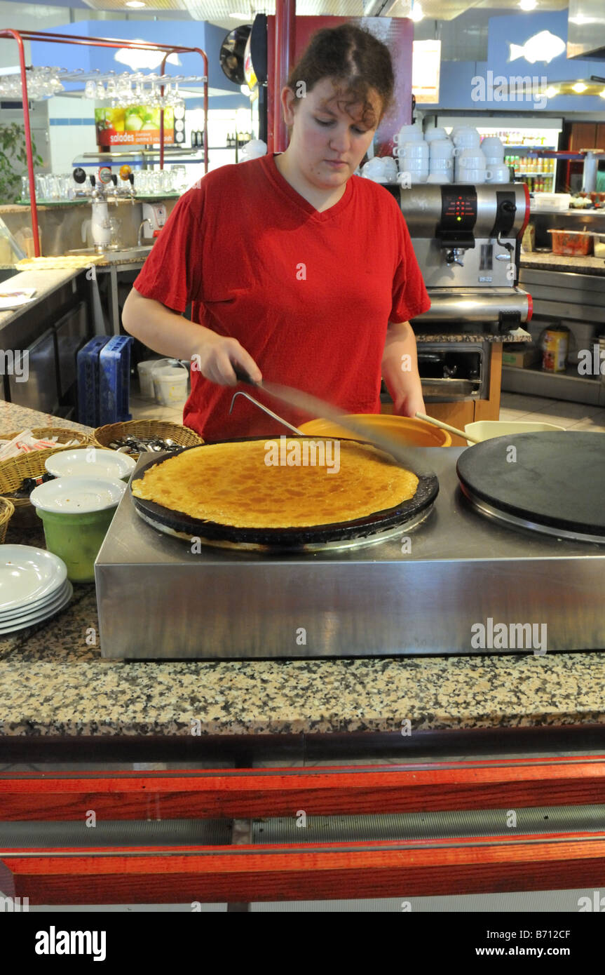 French crepe making sequence 6 of 9 Stock Photo - Alamy