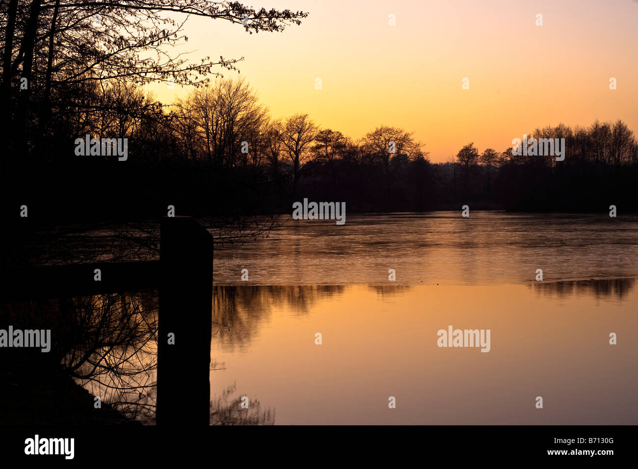 Iced lake hi-res stock photography and images - Alamy