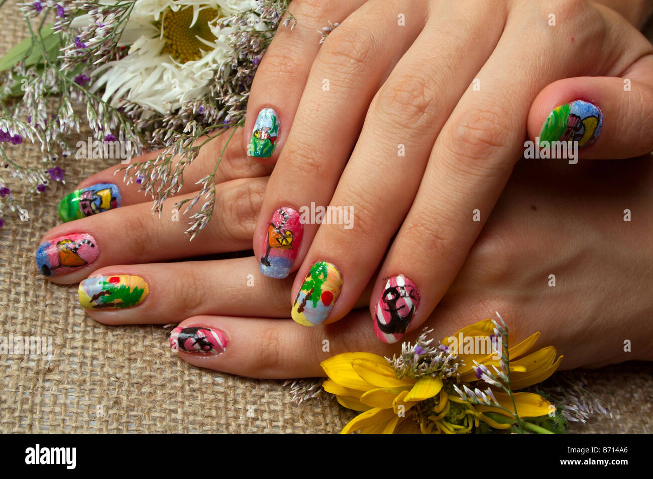 Drawing on nails of unusual figures gives to the woman originality ...