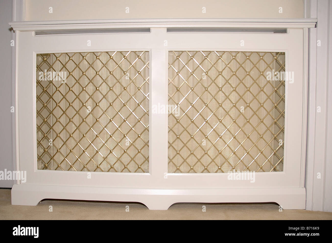 Radiator covers hi-res stock photography and images - Alamy