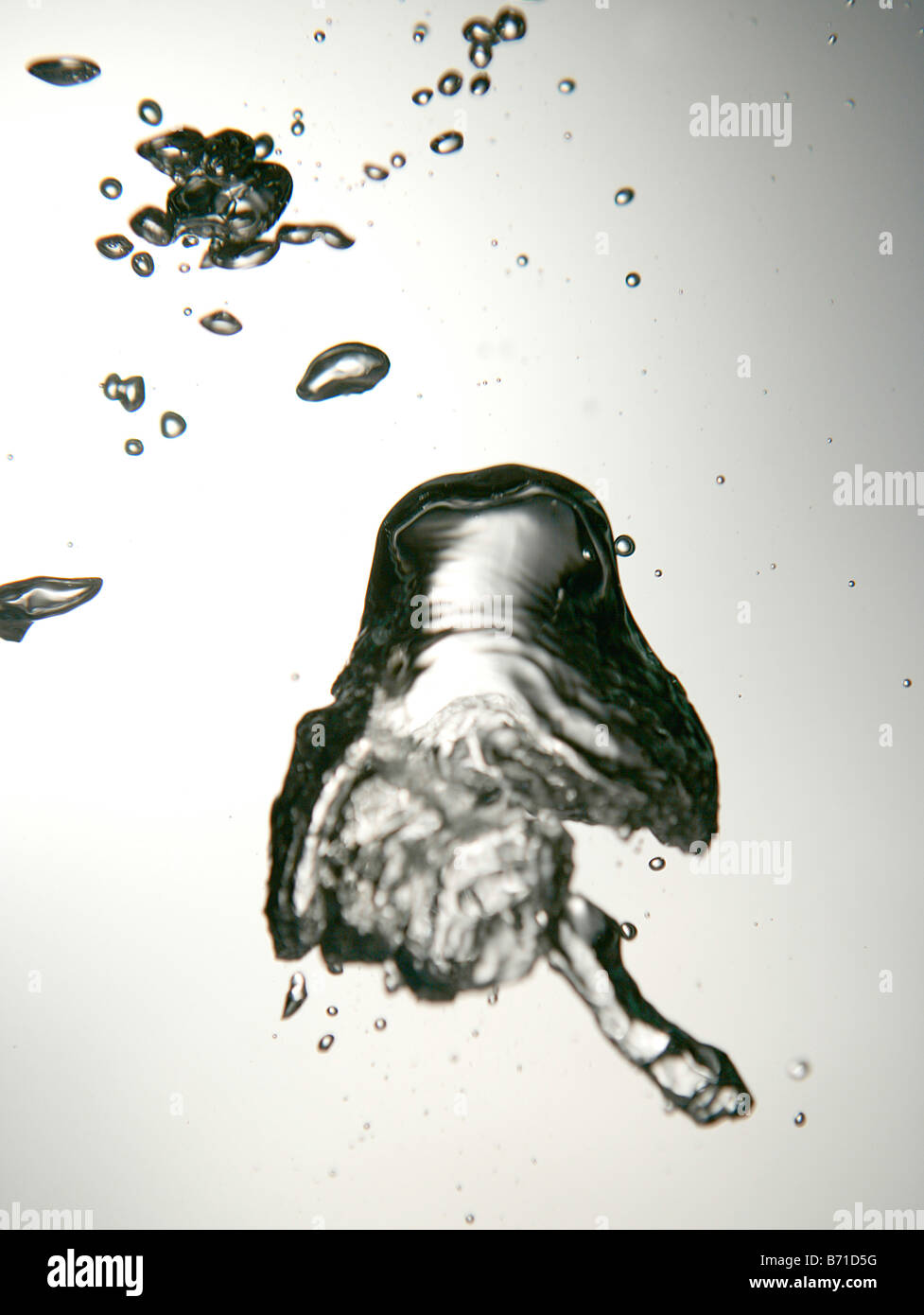 Water Ice cube Sinking Bubble Stock Photo - Alamy