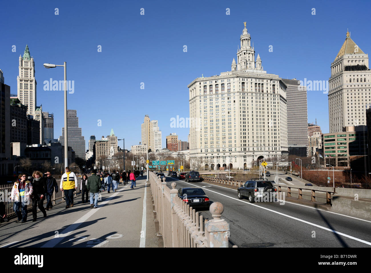 People walking pedestrian manhattan hi-res stock photography and images ...