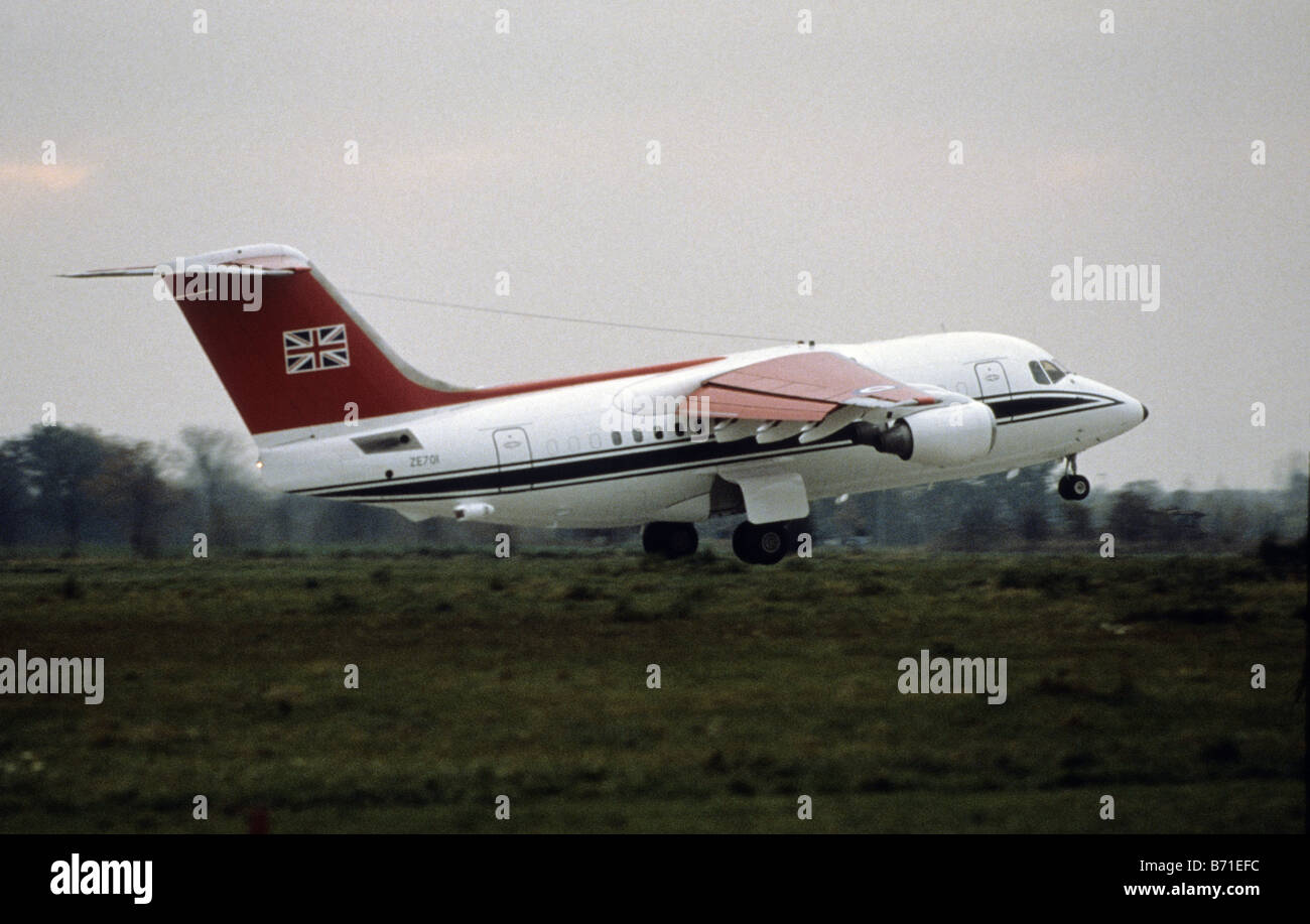 Bae 146 aircraft 32 squadron hi-res stock photography and images - Alamy